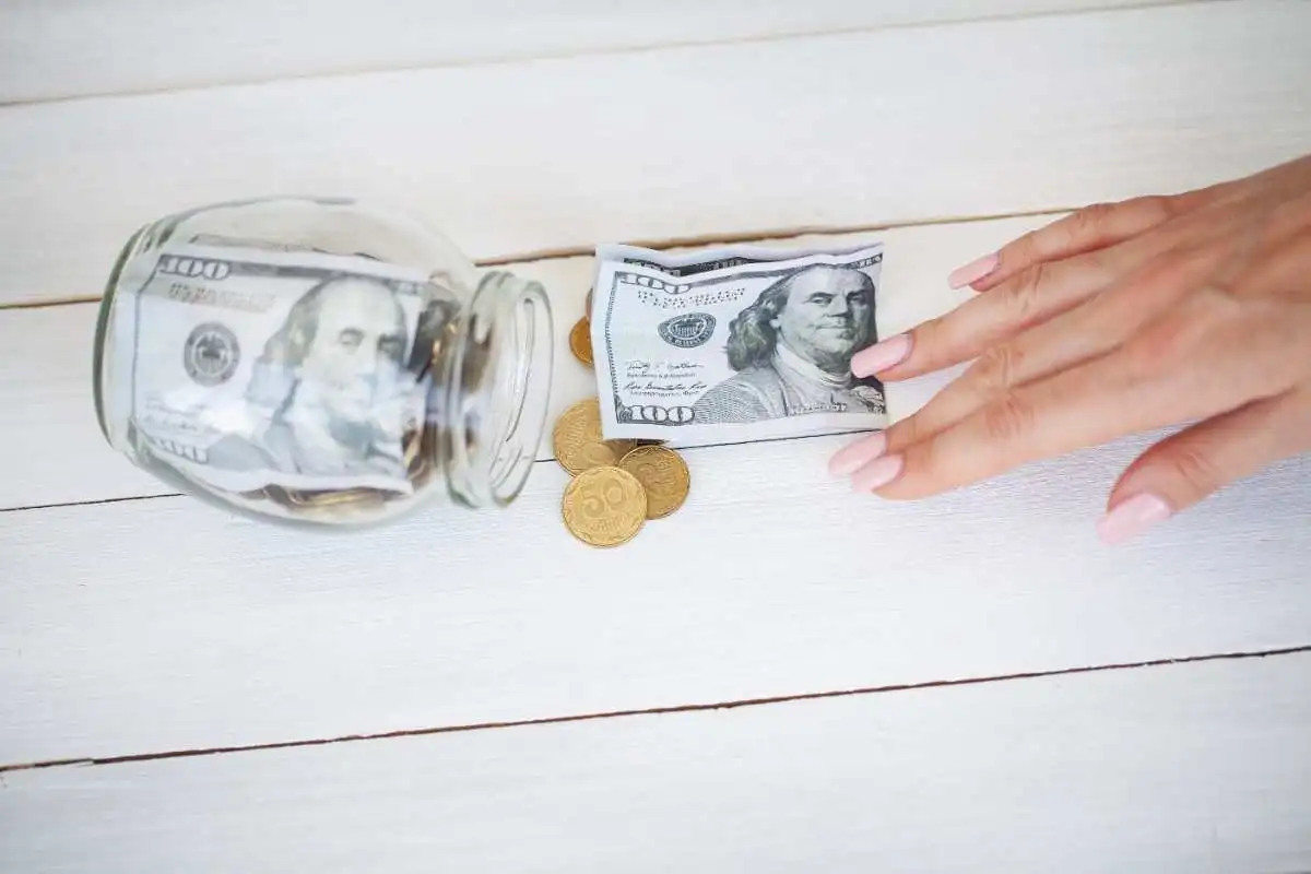 De-Dollarization: Are Central Banks Reducing Dollar Reserves? - Edge Forex